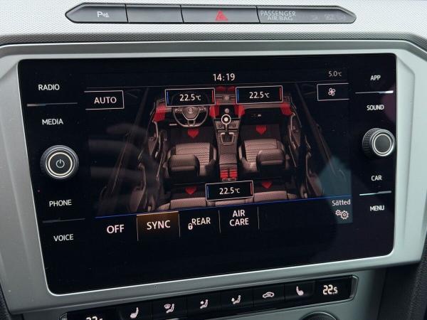 Red Volkswagen Passat 2018 in Parnu, with an engine capacity of 2.00 L and mileage of 171 thousand km for 12900 €, photo 11 on AUTOMOTO.COM.LV