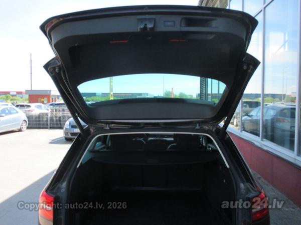 Red Volkswagen Passat 2018 in Tartu, with an engine capacity of 2.00 L and mileage of 231 thousand km for 13890 €, photo 7 on AUTOMOTO.COM.LV