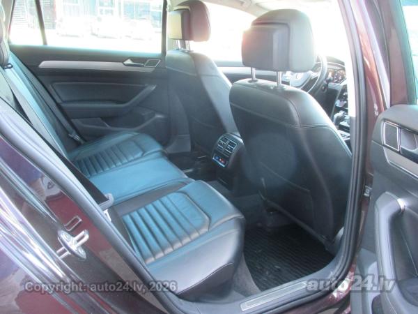 Red Volkswagen Passat 2018 in Tartu, with an engine capacity of 2.00 L and mileage of 231 thousand km for 13890 €, photo 9 on AUTOMOTO.COM.LV