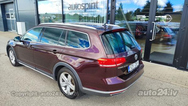 Red Volkswagen Passat 2018 in Tartu, with an engine capacity of 2.00 L and mileage of 124 thousand km for 19990 €, photo 3 on AUTOMOTO.COM.LV