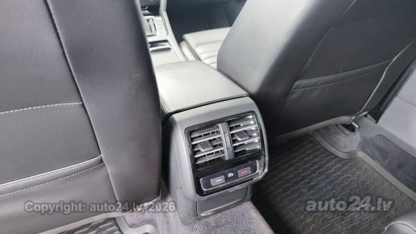 Red Volkswagen Passat 2018 in Tartu, with an engine capacity of 2.00 L and mileage of 124 thousand km for 19990 €, photo 8 on AUTOMOTO.COM.LV