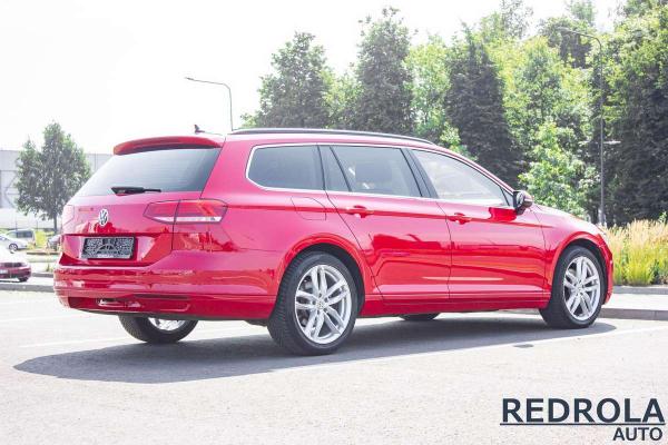 Red Volkswagen Passat 2018 in Kaunas, with an engine capacity of 1.60 L and mileage of 193 thousand km for 11300 €, photo 4 on AUTOMOTO.COM.LV