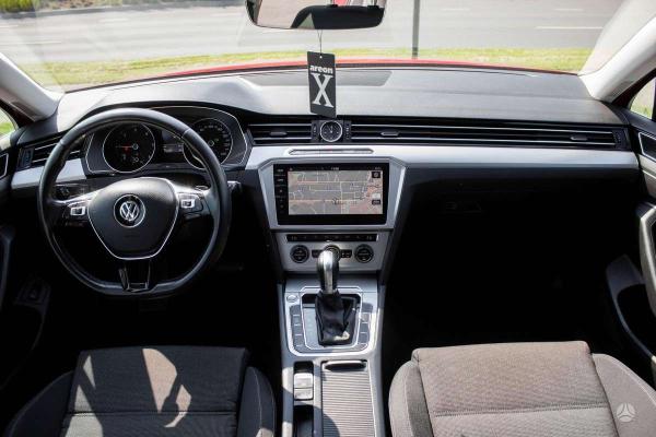 Red Volkswagen Passat 2018 in Kaunas, with an engine capacity of 1.60 L and mileage of 193 thousand km for 11300 €, photo 8 on AUTOMOTO.COM.LV