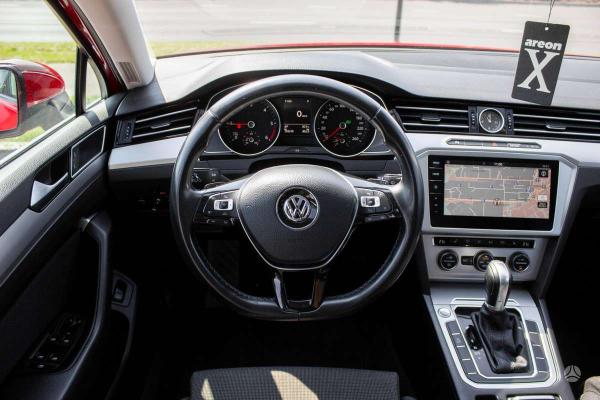 Red Volkswagen Passat 2018 in Kaunas, with an engine capacity of 1.60 L and mileage of 193 thousand km for 11300 €, photo 10 on AUTOMOTO.COM.LV
