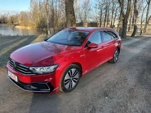 Red Volkswagen Passat 2020 in Kaunas, with an engine capacity of 1.40 L and mileage of 99 thousand km for 17950 €, photo 6 on AUTOMOTO.COM.LV