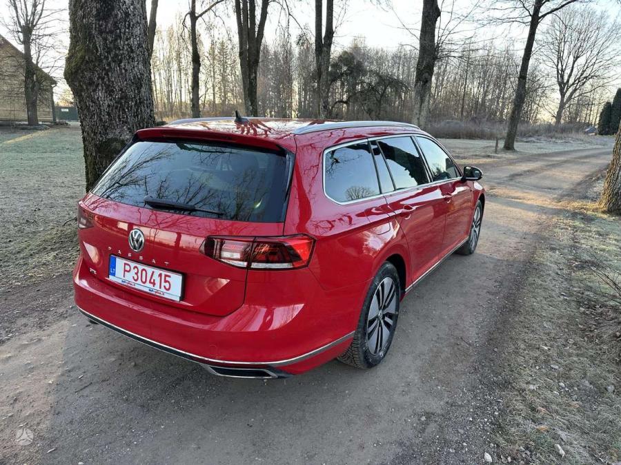 Red Volkswagen Passat 2020 in Kaunas, with an engine capacity of 1.40 L and mileage of 99 thousand km for 17950 €, photo 9 on AUTOMOTO.COM.LV