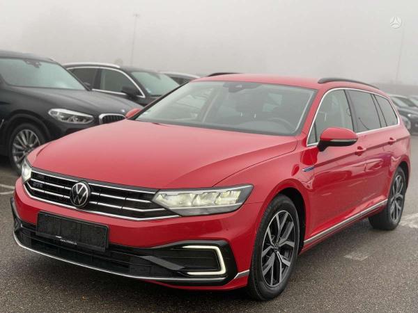 Red Volkswagen Passat 2021 in Vilnius, with an engine capacity of 1.40 L and mileage of 180 thousand km for 14850 €, photo 1 on AUTOMOTO.COM.LV