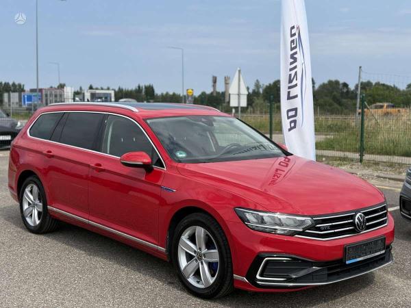 Red Volkswagen Passat 2021 in Vilnius, with an engine capacity of 1.40 L and mileage of 172 thousand km for 15499 €, photo 1 on AUTOMOTO.COM.LV