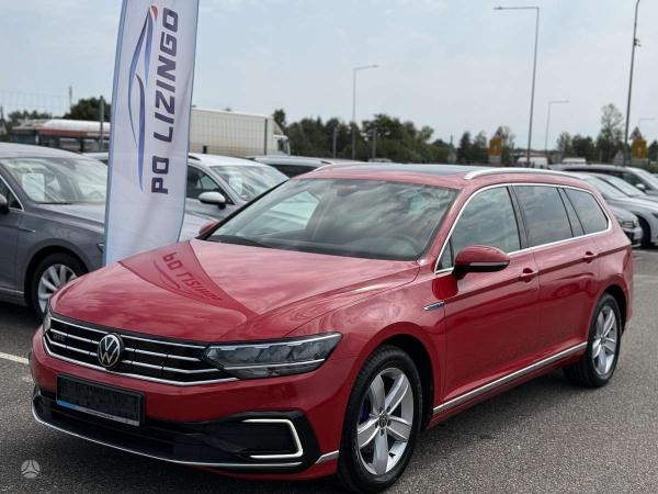 Red Volkswagen Passat 2021 in Vilnius, with an engine capacity of 1.40 L and mileage of 172 thousand km for 15499 €, photo 3 on AUTOMOTO.COM.LV