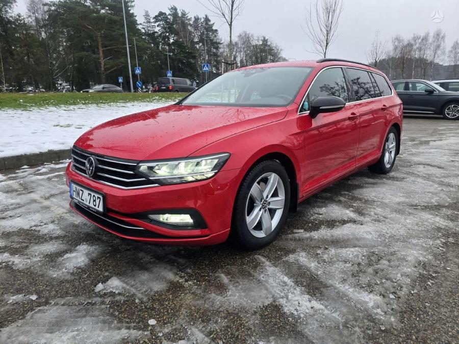 Red Volkswagen Passat 2022 in Vilnius, with an engine capacity of 1.97 L and mileage of 72 thousand km for 18800 €, photo 1 on AUTOMOTO.COM.LV