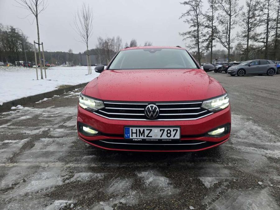 Red Volkswagen Passat 2022 in Vilnius, with an engine capacity of 1.97 L and mileage of 72 thousand km for 18800 €, photo 2 on AUTOMOTO.COM.LV