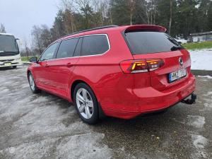 Red Volkswagen Passat 2022 in Vilnius, with an engine capacity of 1.97 L and mileage of 72 thousand km for 18800 €, photo 7 on AUTOMOTO.COM.LV