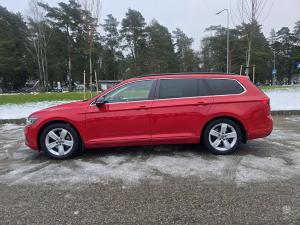 Red Volkswagen Passat 2022 in Vilnius, with an engine capacity of 1.97 L and mileage of 72 thousand km for 18800 €, photo 8 on AUTOMOTO.COM.LV