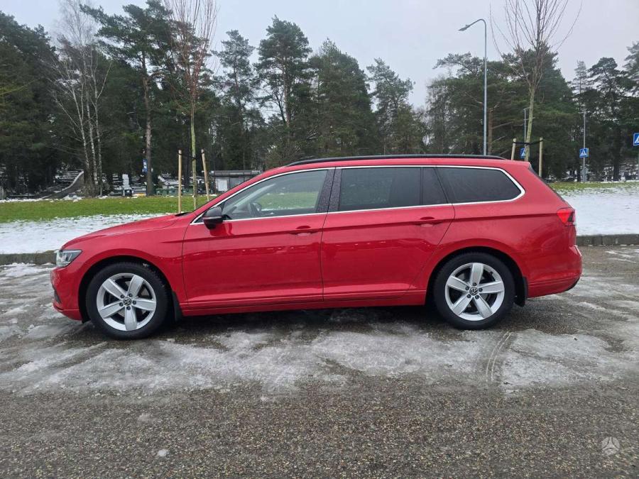 Red Volkswagen Passat 2022 in Vilnius, with an engine capacity of 1.97 L and mileage of 72 thousand km for 18800 €, photo 8 on AUTOMOTO.COM.LV