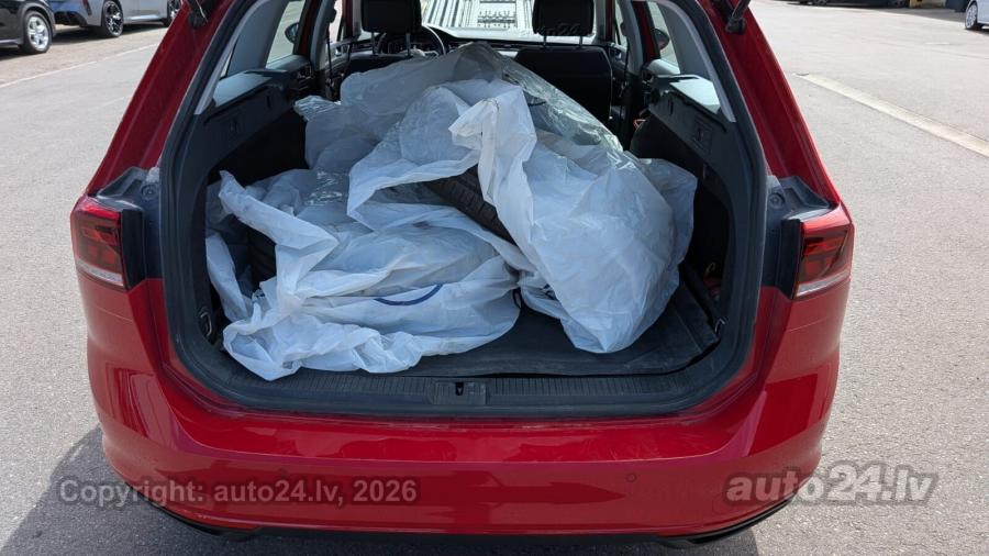 Red Volkswagen Passat 2023 in Tallinn, with an engine capacity of 2.00 L and mileage of 141 thousand km for 18990 €, photo 7 on AUTOMOTO.COM.LV