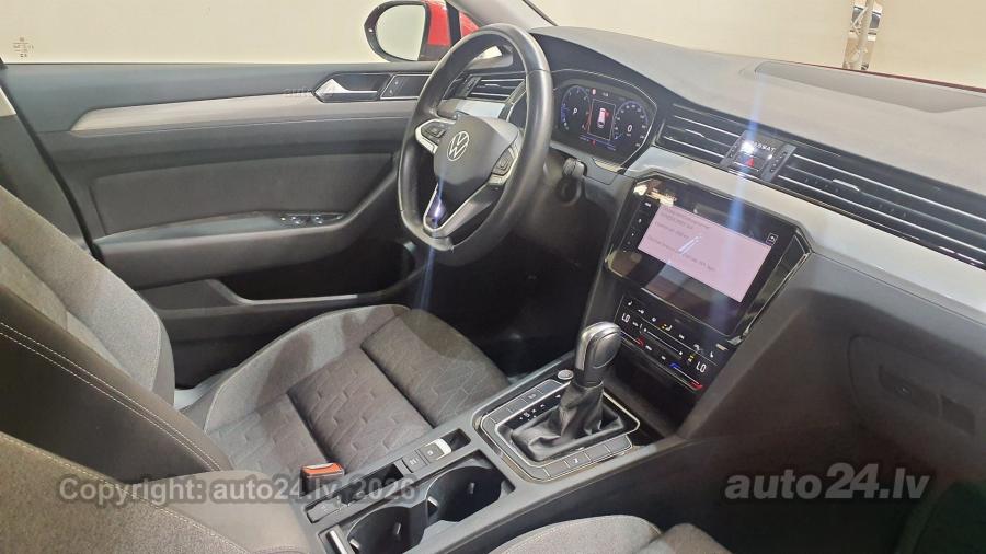 Red Volkswagen Passat 2023 in Tallinn, with an engine capacity of 2.00 L and mileage of 141 thousand km for 18990 €, photo 8 on AUTOMOTO.COM.LV