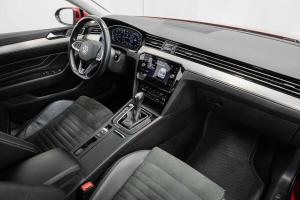 Red Volkswagen Passat 2023 in Tallinn, with an engine capacity of 2.00 L and mileage of 126 thousand km for 24200 €, photo 8 on AUTOMOTO.COM.LV