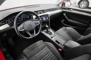 Red Volkswagen Passat 2023 in Tallinn, with an engine capacity of 2.00 L and mileage of 126 thousand km for 24200 €, photo 9 on AUTOMOTO.COM.LV