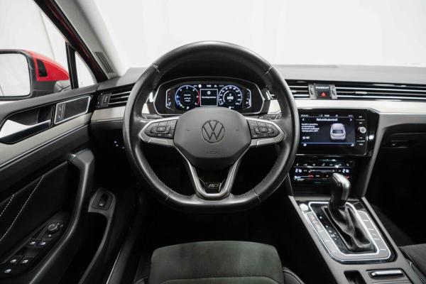 Red Volkswagen Passat 2023 in Tallinn, with an engine capacity of 2.00 L and mileage of 126 thousand km for 24200 €, photo 11 on AUTOMOTO.COM.LV