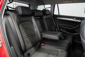Red Volkswagen Passat 2023 in Tallinn, with an engine capacity of 2.00 L and mileage of 126 thousand km for 24200 €, photo 13 on AUTOMOTO.COM.LV