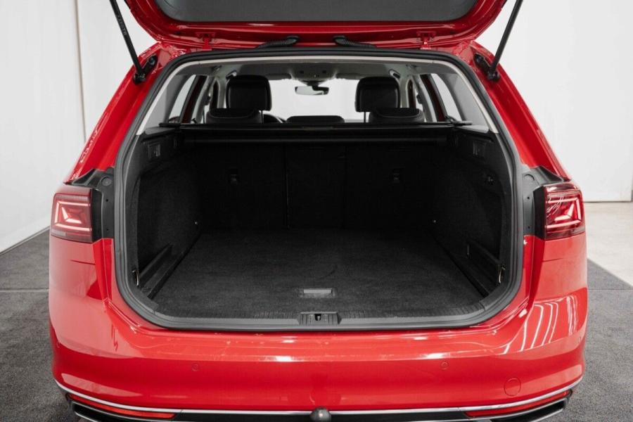 Sarkans Volkswagen Passat 2023 Tallina, ar dzinēja tilpumu 2.00 L un nobraukumu 149 tūkst. km par 23500 €, foto 16 vietnē AUTOMOTO.COM.LV