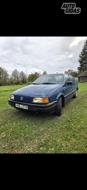 Volkswagen Passat 1990 Ukmergė, ar dzinēja tilpumu 1.80 L un nobraukumu 170 tūkst. km par 800 €, foto  vietnē AUTOMOTO.COM.LV