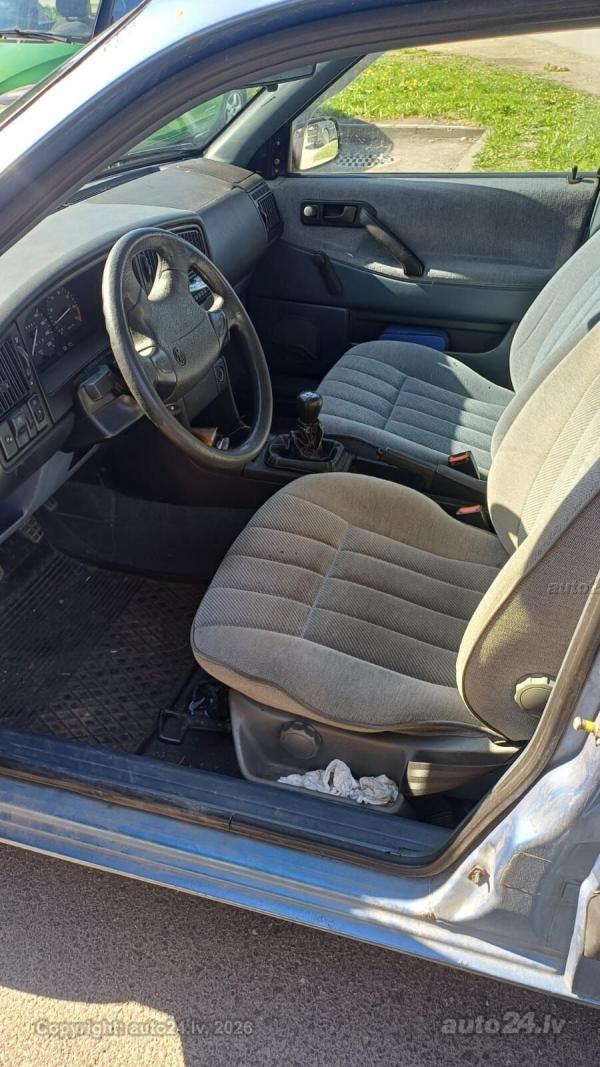 Volkswagen Passat 1992 in Tallinn, with an engine capacity of 1.80 L and mileage of 304 thousand km for 1200 €, photo 5 on AUTOMOTO.COM.LV