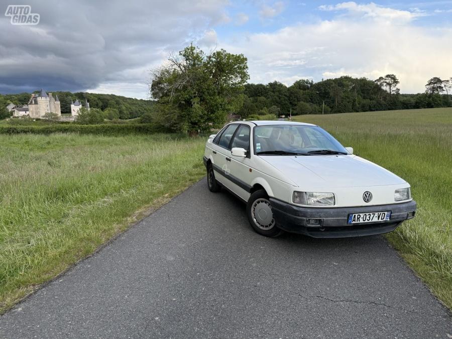 Volkswagen Passat 1993 Viļņa, ar dzinēja tilpumu 1.80 L un nobraukumu 178 tūkst. km par 2800 €, foto 4 vietnē AUTOMOTO.COM.LV