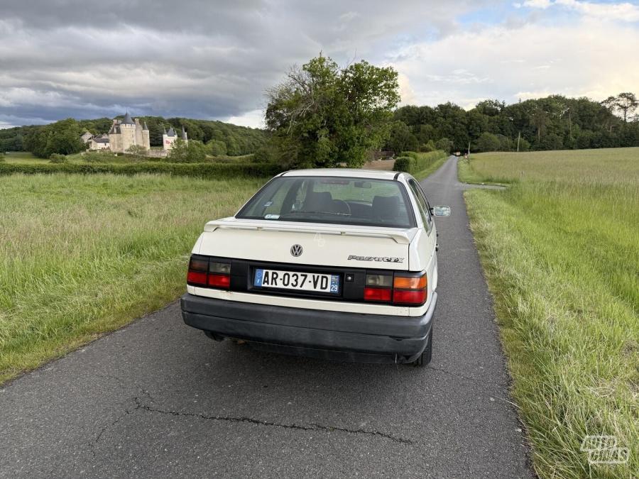 Volkswagen Passat 1993 Viļņa, ar dzinēja tilpumu 1.80 L un nobraukumu 178 tūkst. km par 2800 €, foto 6 vietnē AUTOMOTO.COM.LV