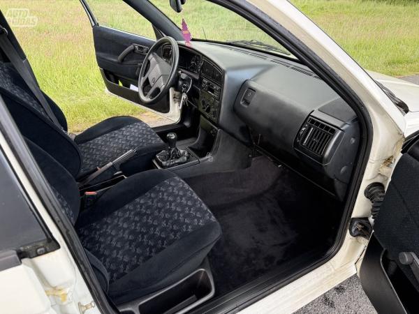 Volkswagen Passat 1993 in Vilnius, with an engine capacity of 1.80 L and mileage of 178 thousand km for 2800 €, photo 9 on AUTOMOTO.COM.LV