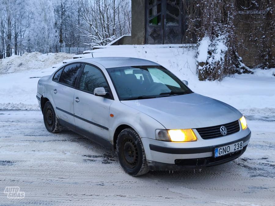Volkswagen Passat 1997 in Vilnius, with an engine capacity of 1.60 L and mileage of 350 thousand km for 599 €, photo 3 on AUTOMOTO.COM.LV