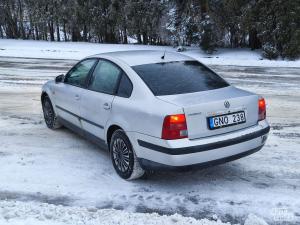 Volkswagen Passat 1997 in Vilnius, with an engine capacity of 1.60 L and mileage of 350 thousand km for 599 €, photo 5 on AUTOMOTO.COM.LV