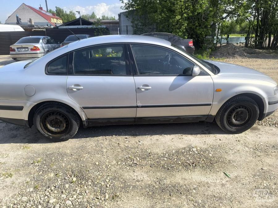 Volkswagen Passat 1997 in Vilnius, with an engine capacity of 1.80 L and mileage of 188 thousand km for 1000 €, photo 5 on AUTOMOTO.COM.LV