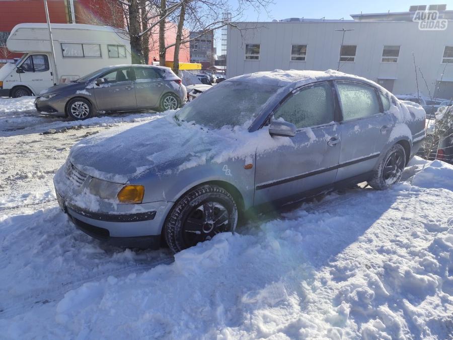 Volkswagen Passat 1998 in Vilnius, with an engine capacity of 1.80 L and mileage of 309 thousand km for 430 €, photo 1 on AUTOMOTO.COM.LV