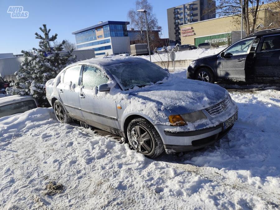 Volkswagen Passat 1998 in Vilnius, with an engine capacity of 1.80 L and mileage of 309 thousand km for 350 €, photo 1 on AUTOMOTO.COM.LV