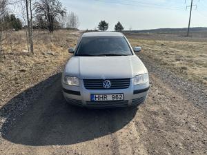 Volkswagen Passat 2000 Viļņa, ar dzinēja tilpumu 1.80 L un nobraukumu 300 tūkst. km par 1500 €, foto  vietnē AUTOMOTO.COM.LV