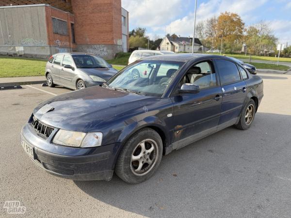 Volkswagen Passat 2000 Ukmergė, ar dzinēja tilpumu 1.80 L un nobraukumu 300 tūkst. km par 400 €, foto 1 vietnē AUTOMOTO.COM.LV
