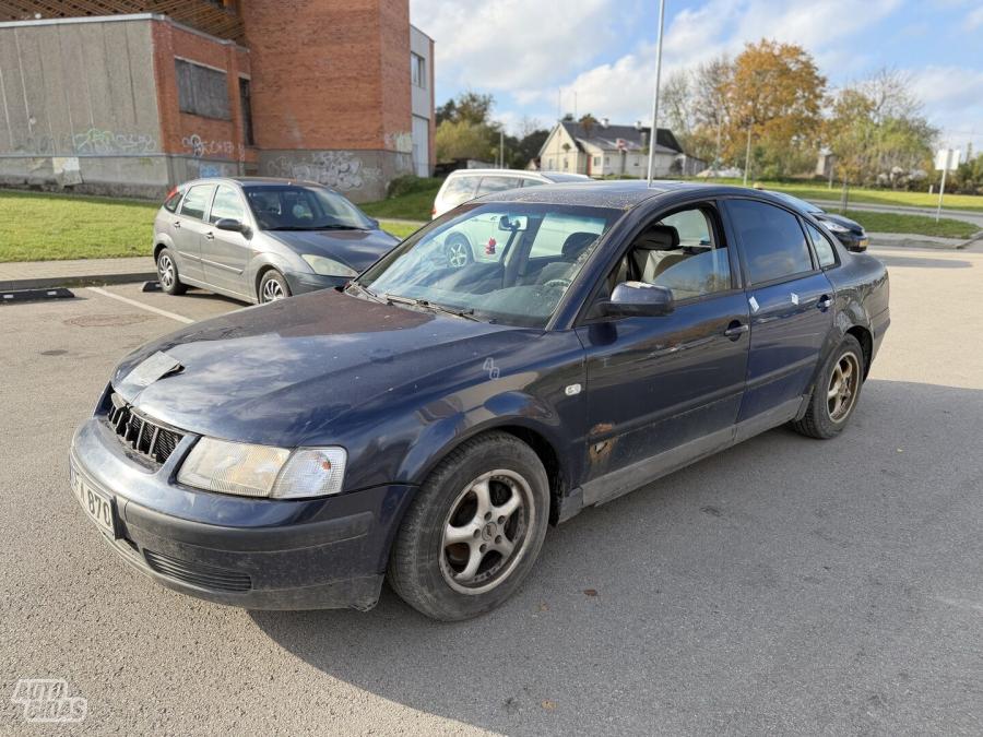 Volkswagen Passat 2000 Ukmergė, ar dzinēja tilpumu 1.80 L un nobraukumu 300 tūkst. km par 400 €, foto 1 vietnē AUTOMOTO.COM.LV
