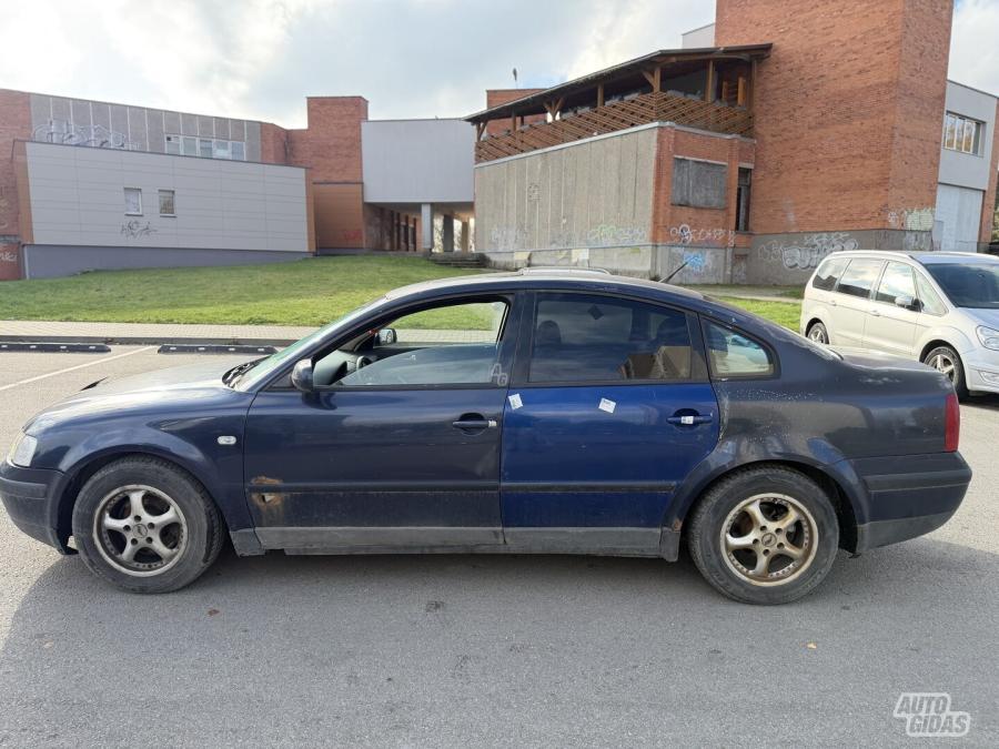 Volkswagen Passat 2000 Ukmergė, ar dzinēja tilpumu 1.80 L un nobraukumu 300 tūkst. km par 400 €, foto 3 vietnē AUTOMOTO.COM.LV
