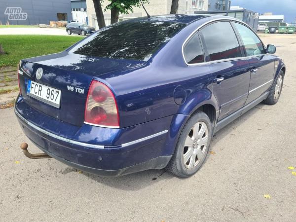Фольксваген Пассат 2001 в Клайпеда, объемом двигателя 2.50 л и пробегом 395 тыс. км за 1100 €, фото 1 на AUTOMOTO.COM.LV