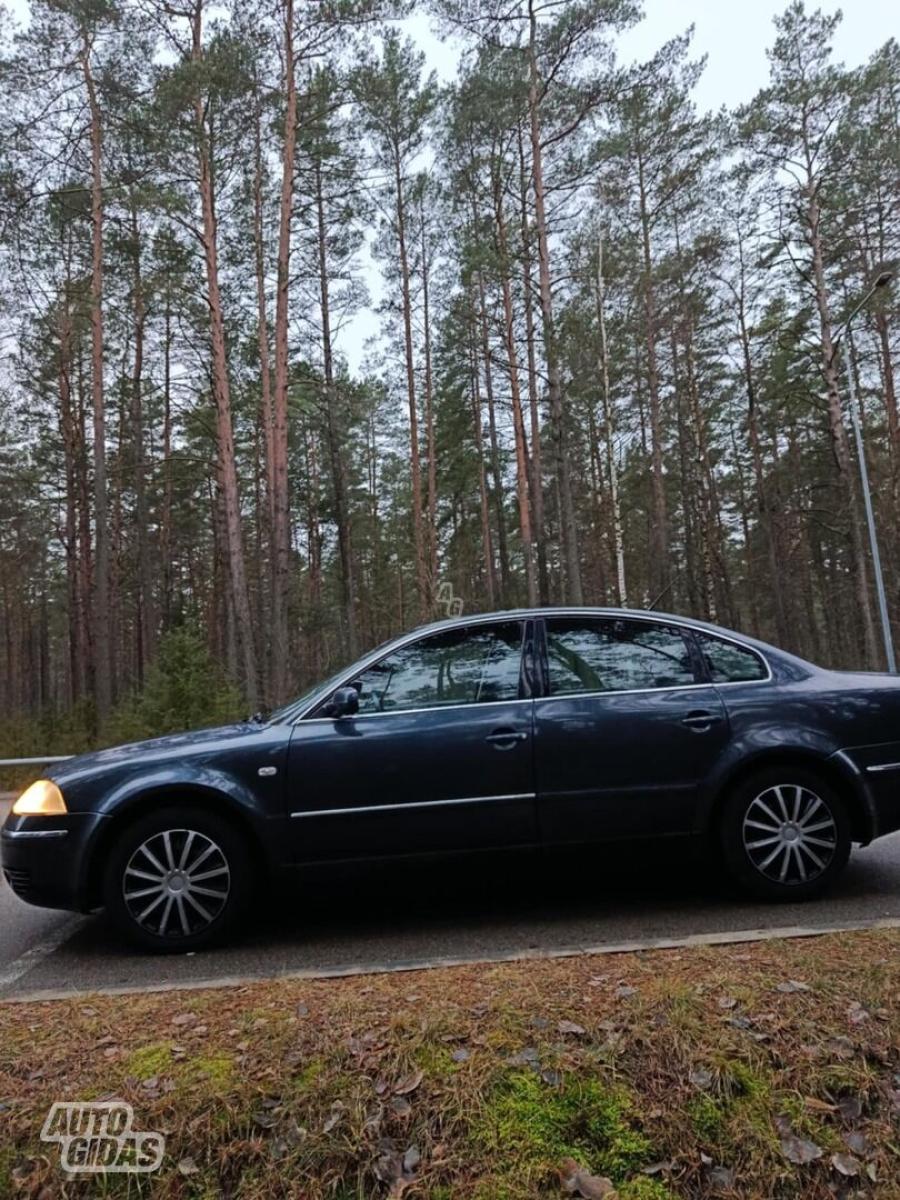 Volkswagen Passat 2003 in Druskininkai, with an engine capacity of 2.50 L and mileage of 329 thousand km for 850 €, photo 2 on AUTOMOTO.COM.LV