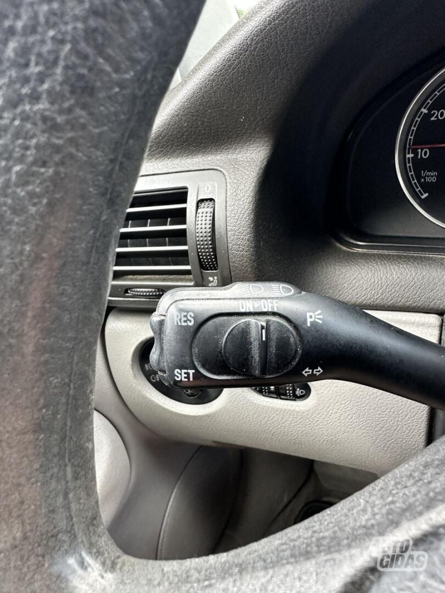 Volkswagen Passat 2003 Varėna, ar dzinēja tilpumu 1.60 L un nobraukumu 349 tūkst. km par 1400 €, foto 12 vietnē AUTOMOTO.COM.LV