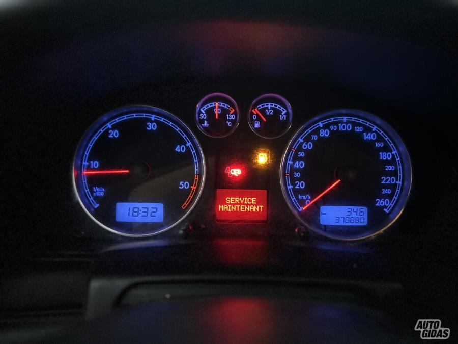 Volkswagen Passat 2004 in Kretinga, with an engine capacity of 1.90 L and mileage of 378 thousand km for 1200 €, photo 9 on AUTOMOTO.COM.LV