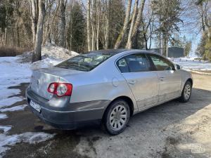 Volkswagen Passat 2005 in Siauliai, with an engine capacity of 1.90 L and mileage of 40 thousand km for 1000 €, photo 4 on AUTOMOTO.COM.LV