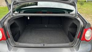 Volkswagen Passat 2005 in Silute, with an engine capacity of 2.00 L and mileage of 420 thousand km for 950 €, photo 16 on AUTOMOTO.COM.LV