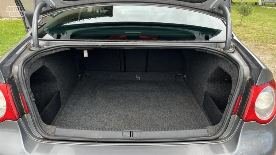 Volkswagen Passat 2005 in Silute, with an engine capacity of 2.00 L and mileage of 420 thousand km for 950 €, photo 16 on AUTOMOTO.COM.LV