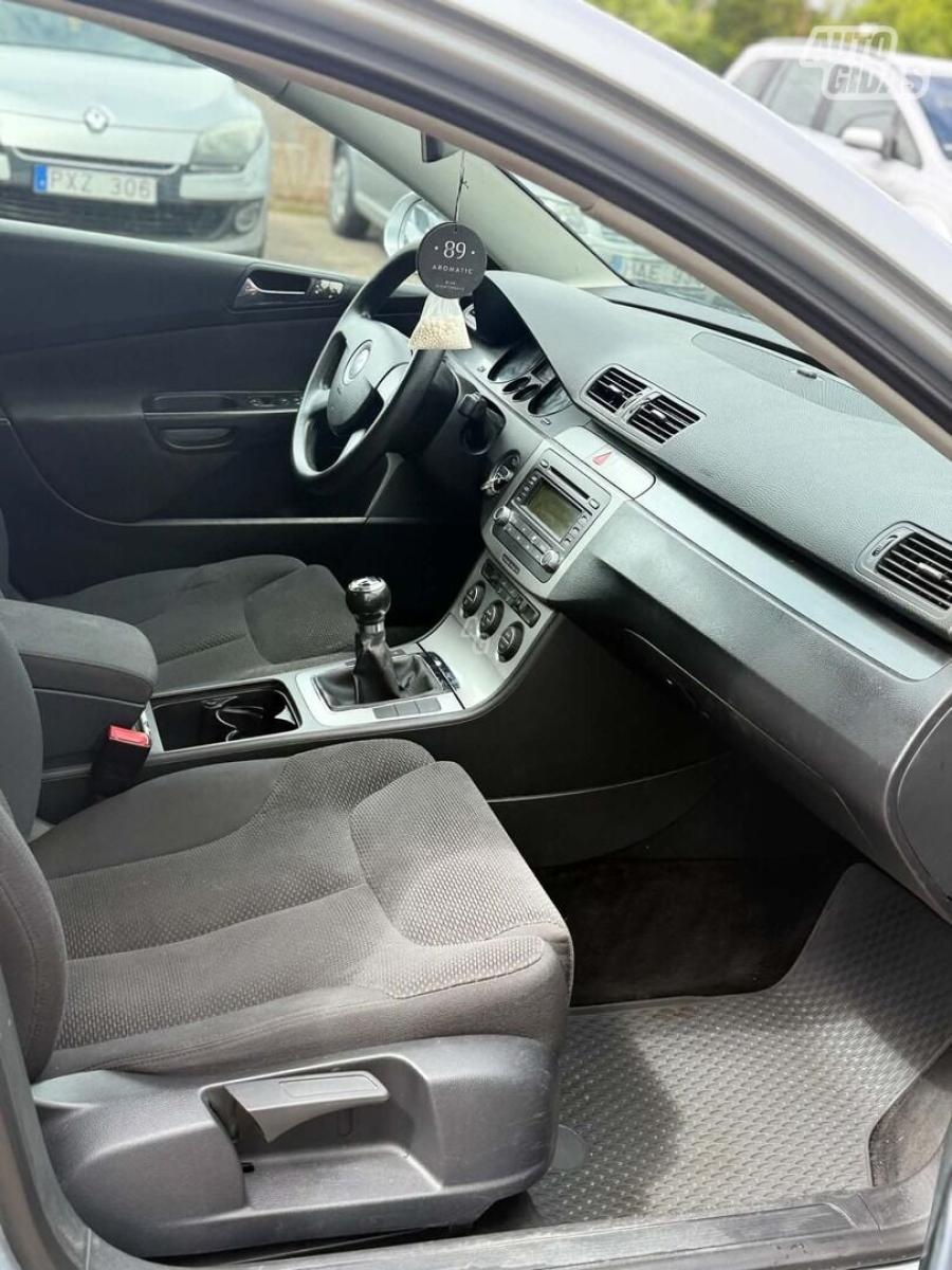 Volkswagen Passat 2005 in Silute, with an engine capacity of 2.00 L and mileage of 371 thousand km for 950 €, photo 11 on AUTOMOTO.COM.LV