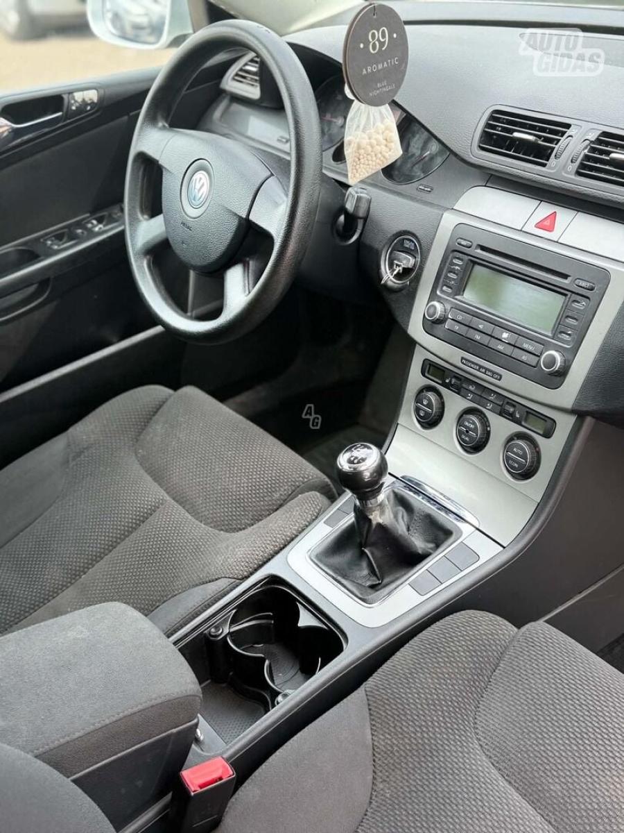 Volkswagen Passat 2005 in Silute, with an engine capacity of 2.00 L and mileage of 371 thousand km for 950 €, photo 12 on AUTOMOTO.COM.LV