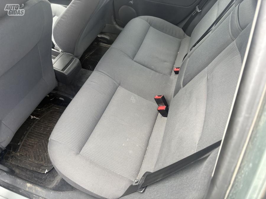 Volkswagen Passat 2005 Viļņa, ar dzinēja tilpumu 2.00 L un nobraukumu 273 tūkst. km par 490 €, foto 7 vietnē AUTOMOTO.COM.LV