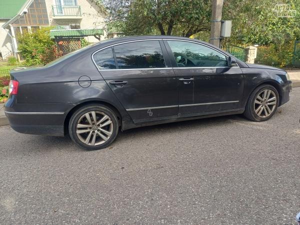 Volkswagen Passat 2005 in Vilnius, with an engine capacity of 2.00 L and mileage of 406 thousand km for 650 €, photo 3 on AUTOMOTO.COM.LV